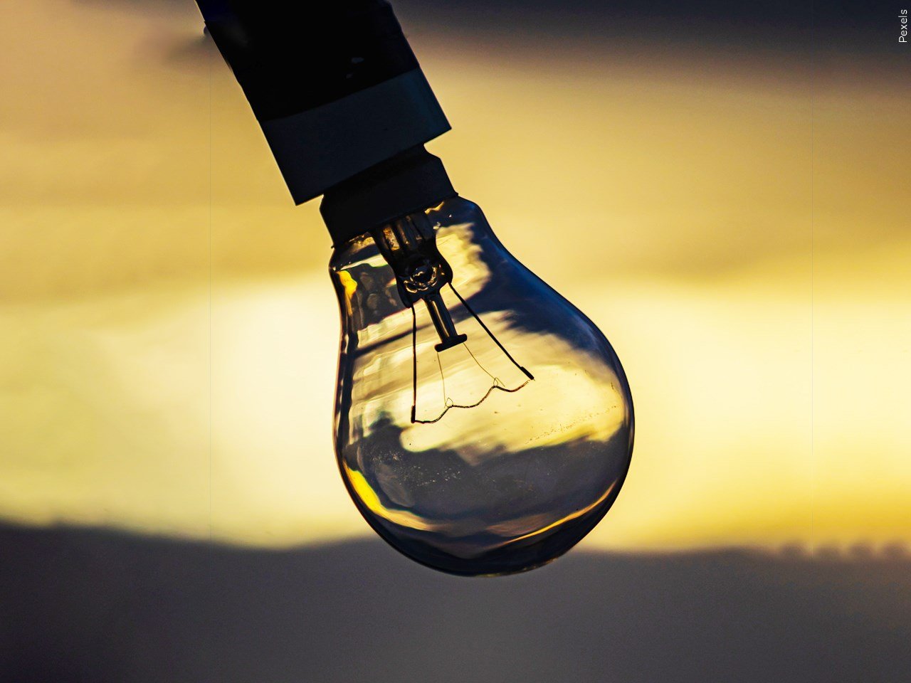 Are insects drawn to light? New research shows it's confusion, not ...