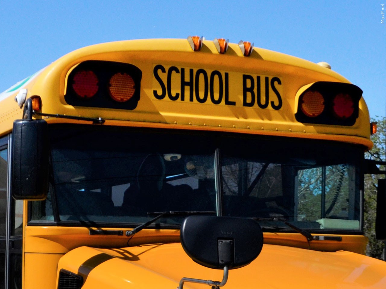 Tennessee school bus driver dies in a crash; 2 students sustain minor ...