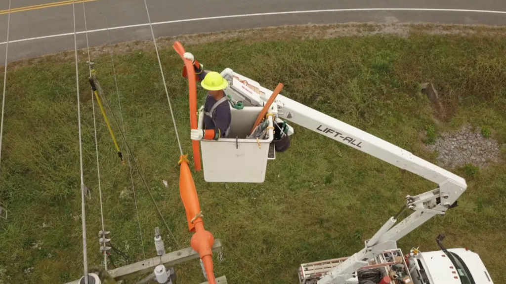 Lineman's poetry spotlights Southwest Electric's courageous team - WBBJ TV
