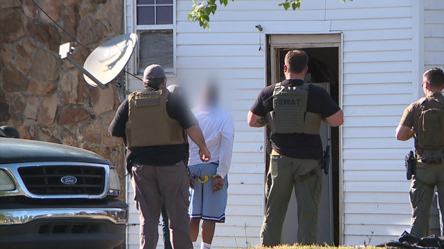 Law enforcement teams execute search warrant, multiple detained - WBBJ TV