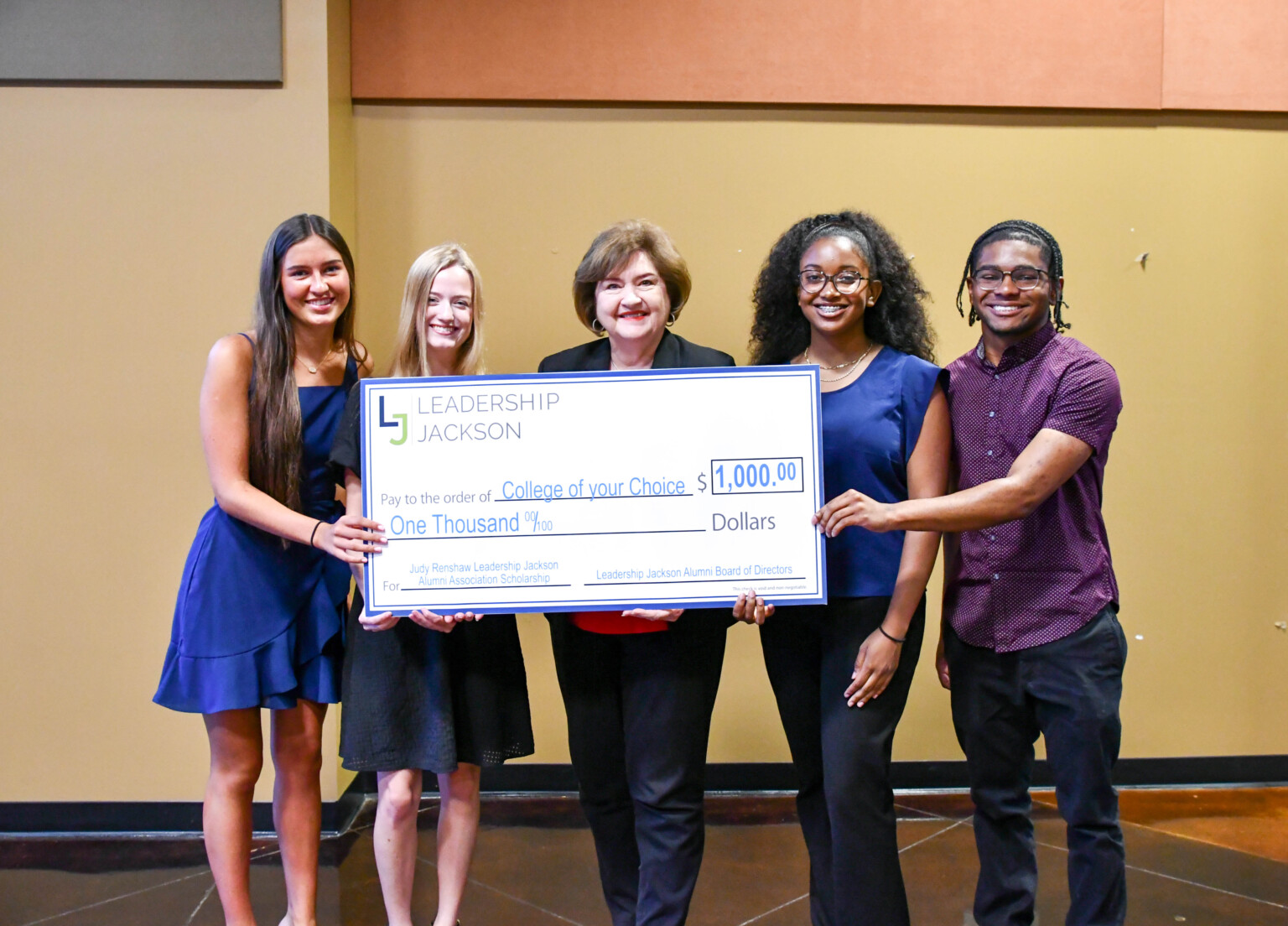 Leadership Jackson Alumni Association awards annual scholarships to students - WBBJ TV