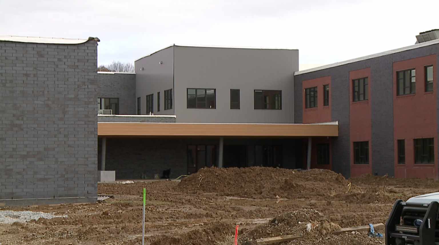 Topping Out Ceremony held at new Pope School campus - WBBJ TV