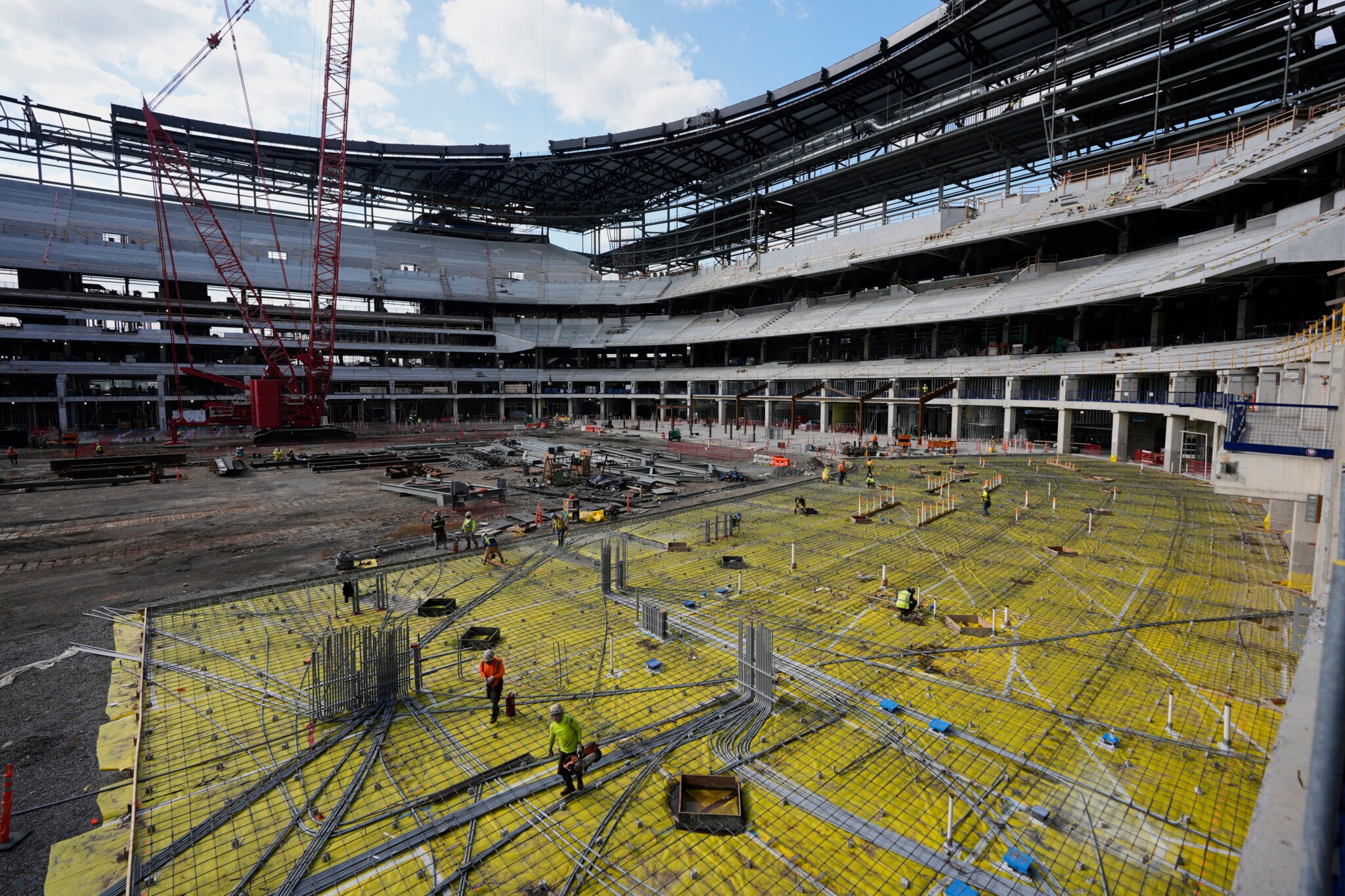 Titans reach halfway point of construction on new enclosed stadium ...