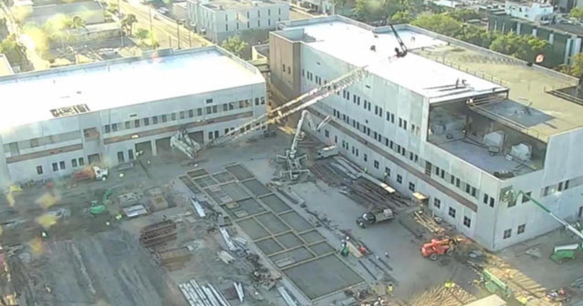 Video shows people fleeing as crane collapses - Home - WCBI TV ...
