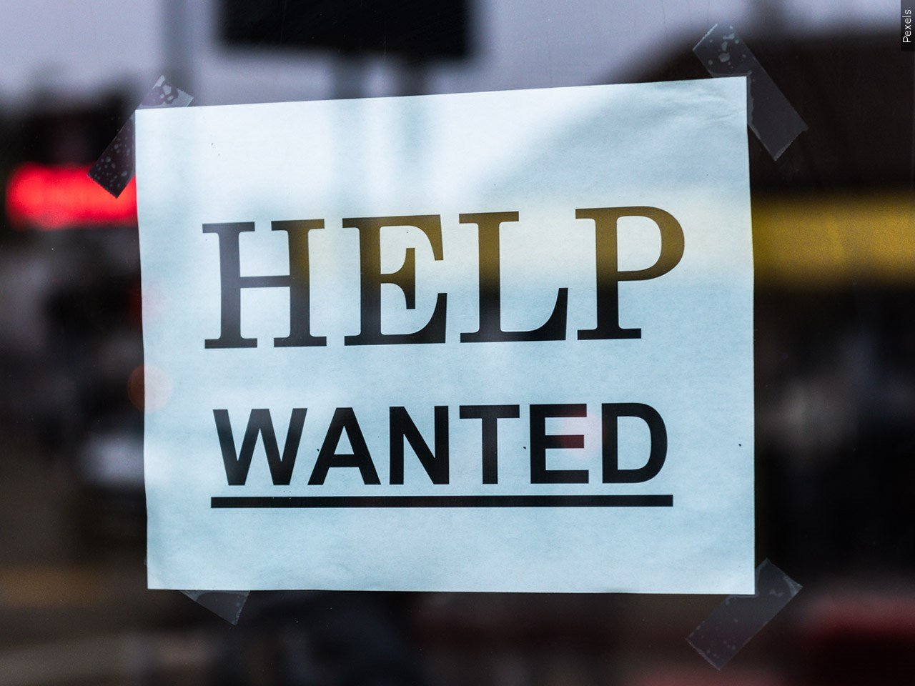 US applications for jobless benefits fell below 200,000 last week with ...