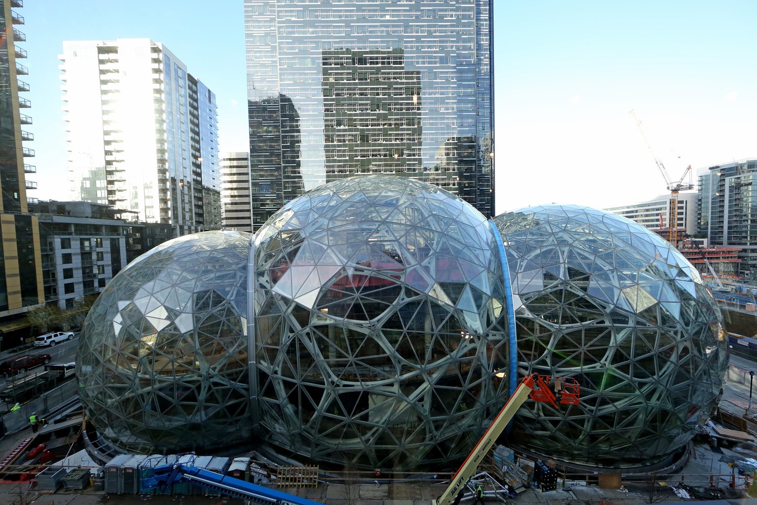 Amazon Opens Its Giant Glass 'Spheres' - WCCB Charlotte's CW
