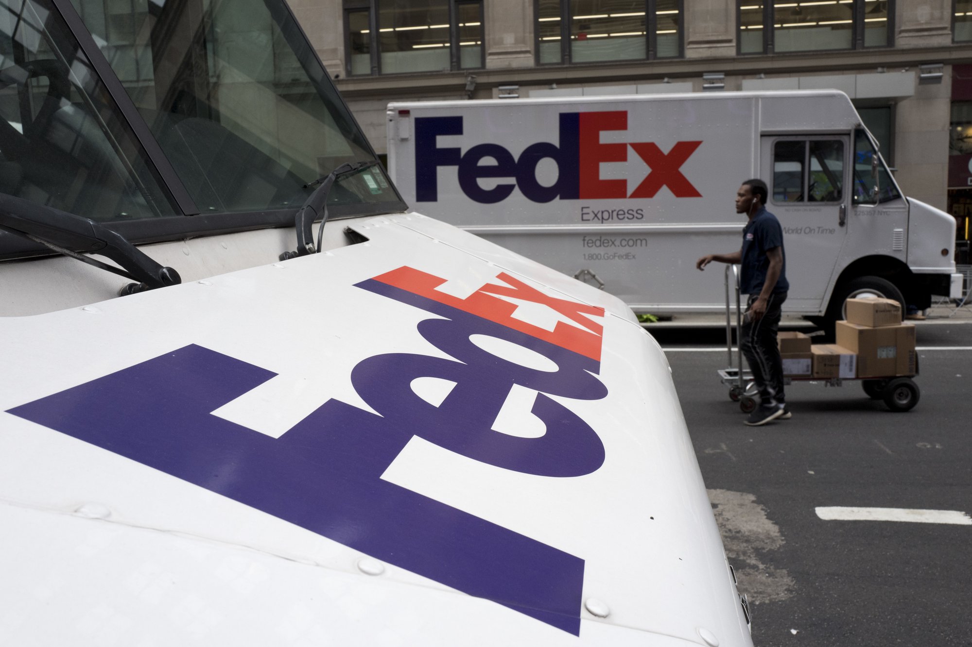 FedEx To Deliver 7 Days A Week To Satisfy Online Shoppers - WCCB Charlotte