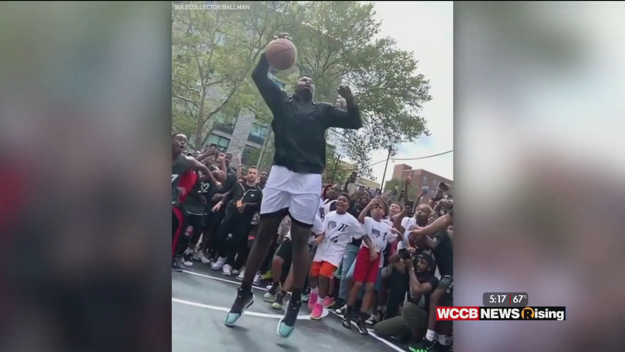#Trending: Zion Dunks in NYC, Arkansas Commit Signs Gloves for Fan with ...