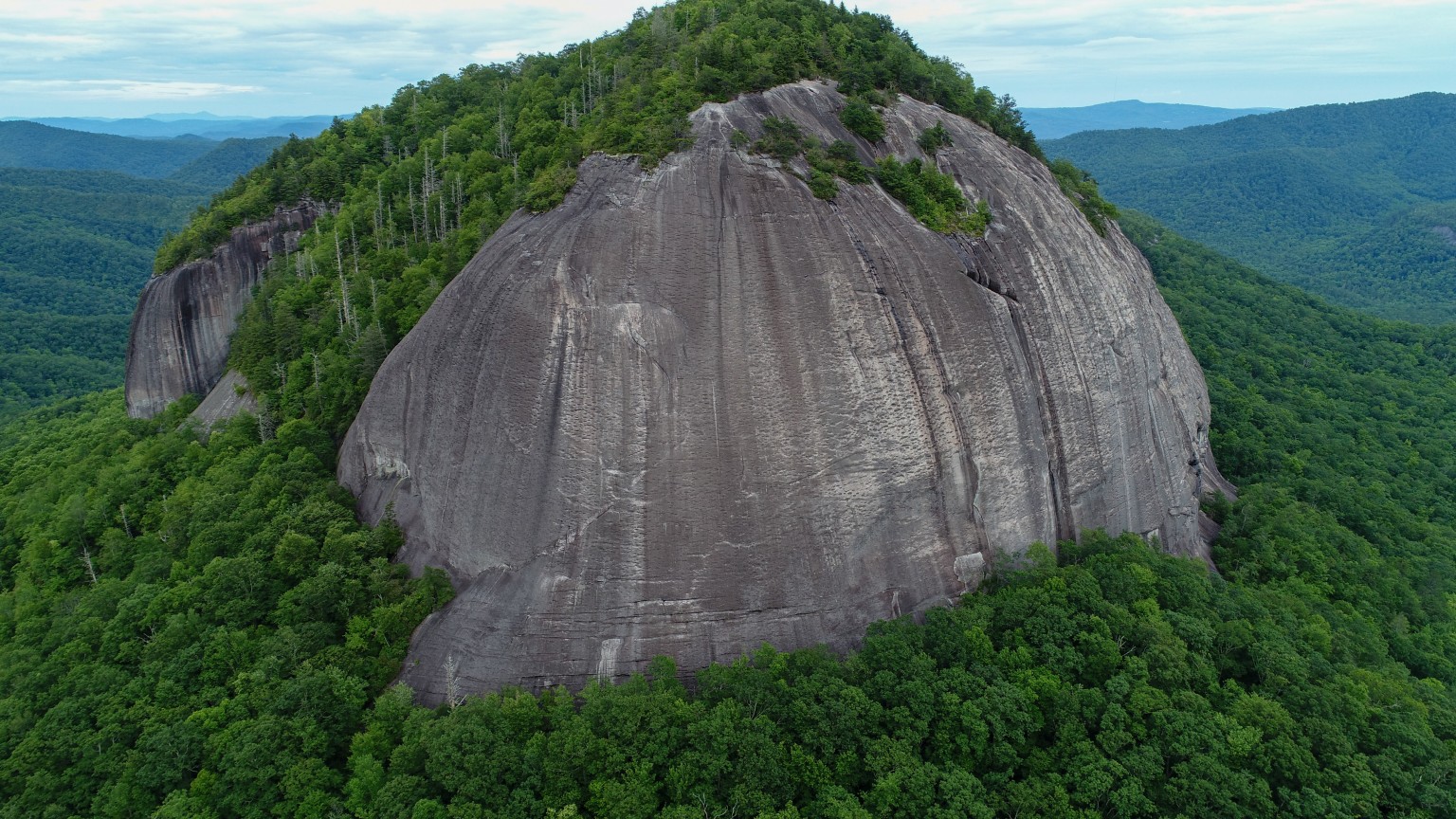 Climber Survives 100-Foot Fall Off Looking Glass Rock - WCCB Charlotte