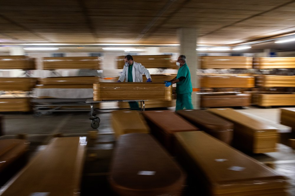 Workers Move A Coffin With The Body Of A Victim Of COVID 19 As Other ...