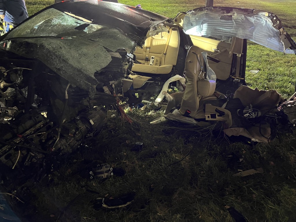 One Dead, Two Injured After Driver Crashes Car Into Tree Along I-77 In ...