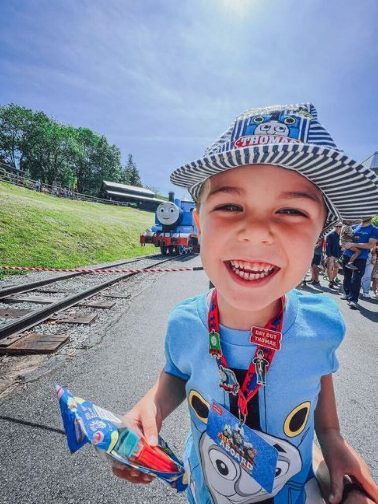 Alexa Raff Allen Day Out With Thomas - WCCB Charlotte