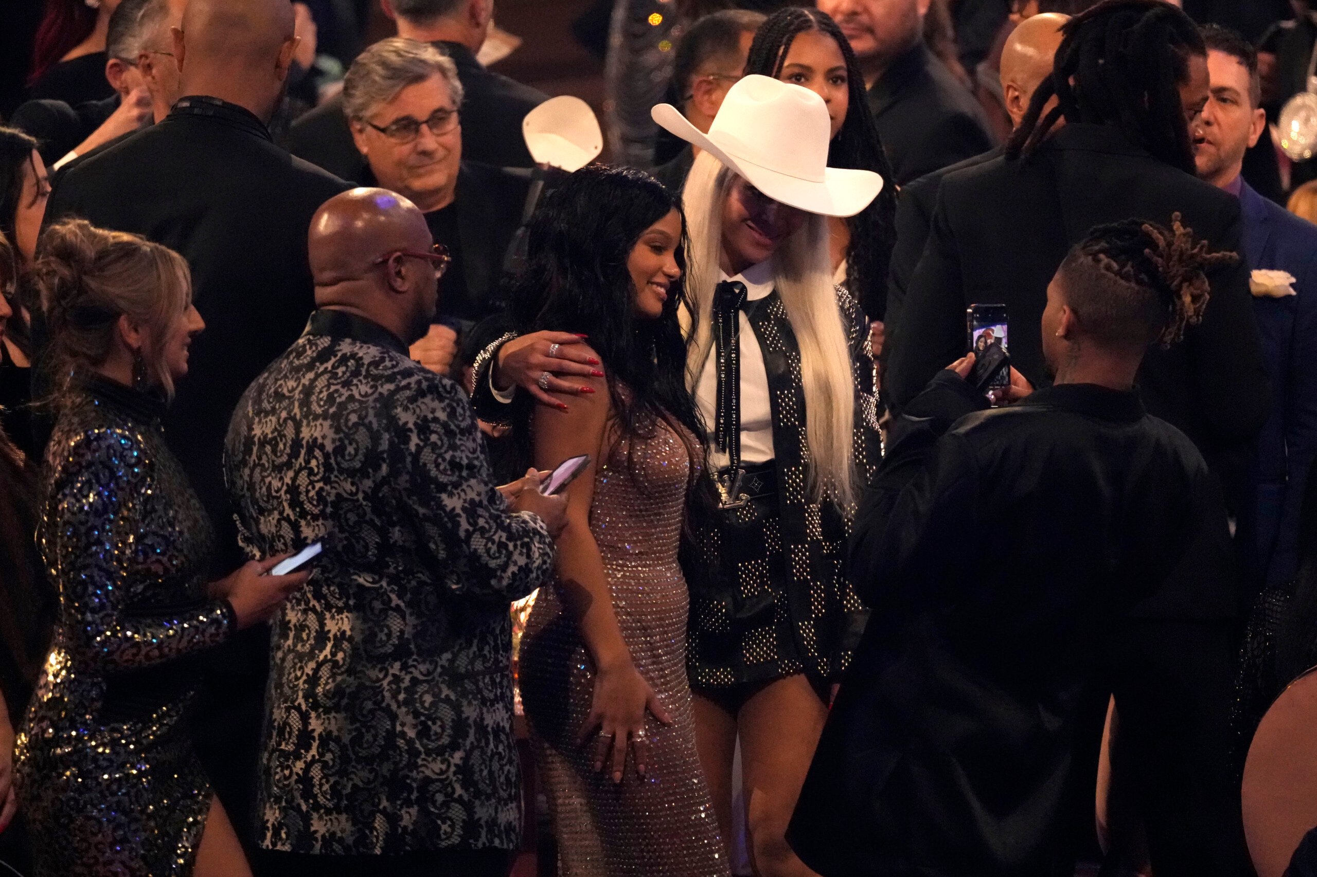 Beyoncé's New Country Album Announcement Sparks Wave Of Interest In ...