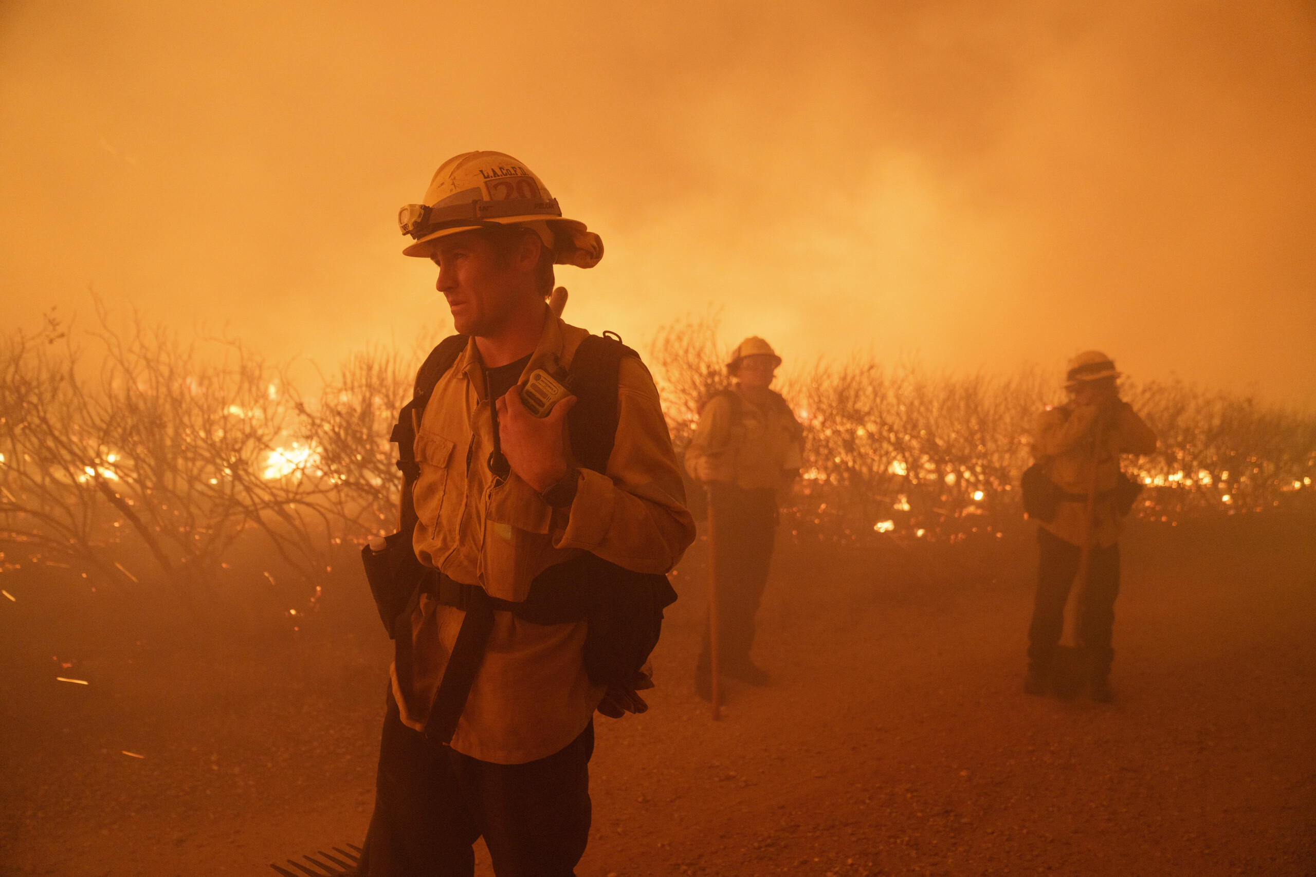Wildfire North Of Los Angeles Spreads As Authorities Evacuate 1,200 ...