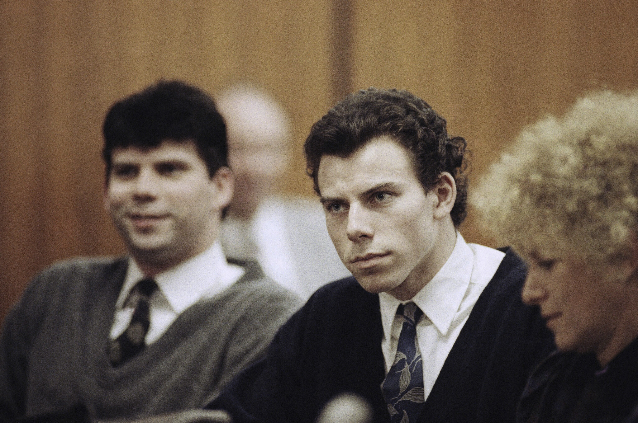 Prosecutors Seek Resentencing For Erik And Lyle Menendez In 1989 ...