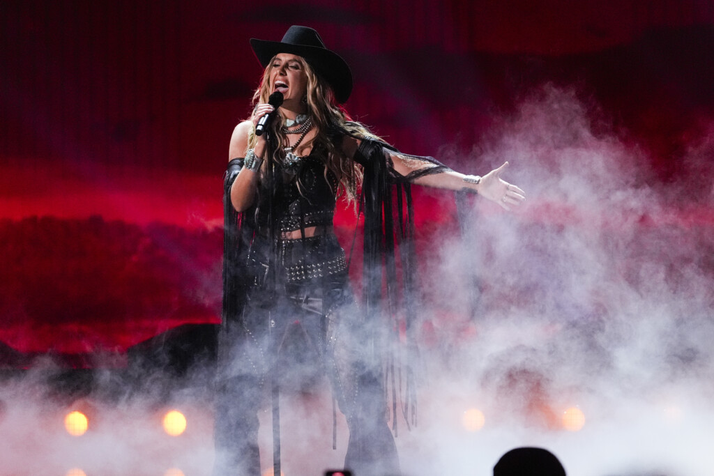 Lainey Wilson - WCCB Charlotte