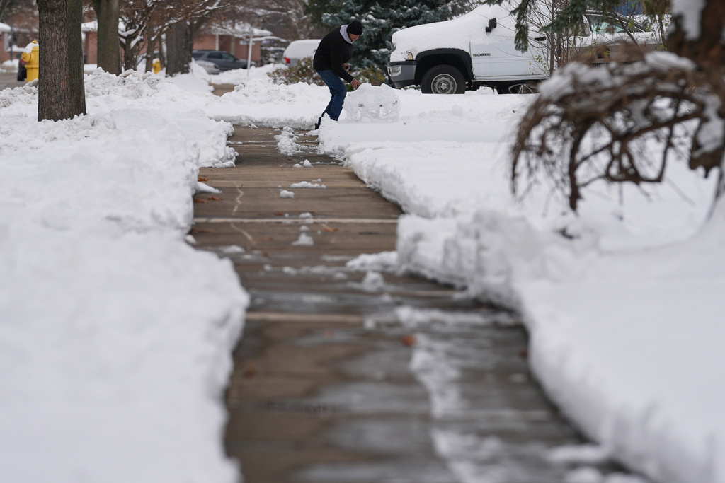 A person cleans snow AP25335722596136 - WCCB Charlotte