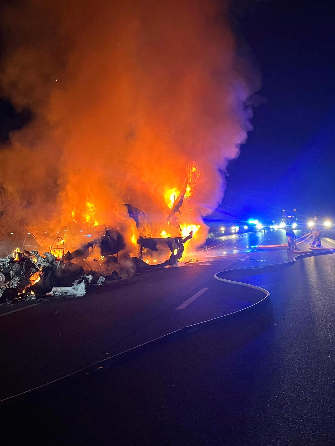 Semi truck completely destroyed in I-24 fire - WDEF
