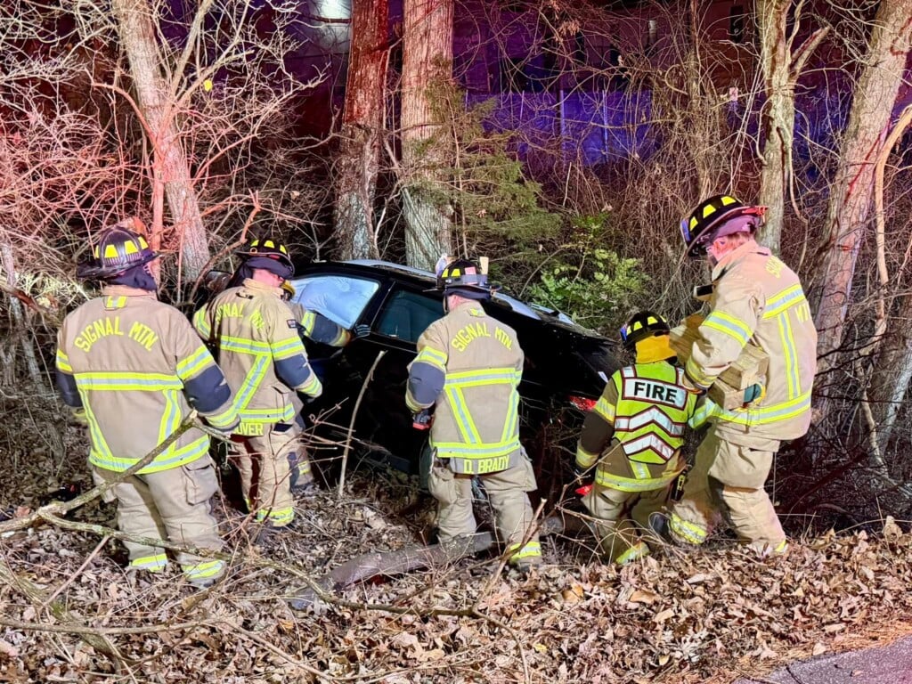 Entrapment rescue on Christmas - WDEF