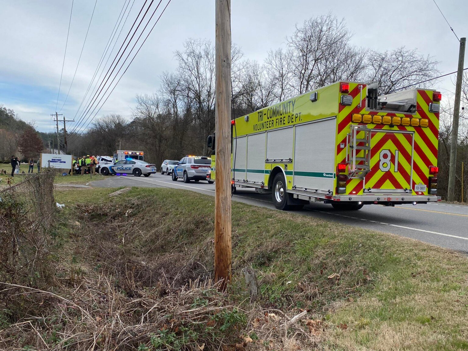 Car Crashes into Power Pole on Lee Highway - WDEF