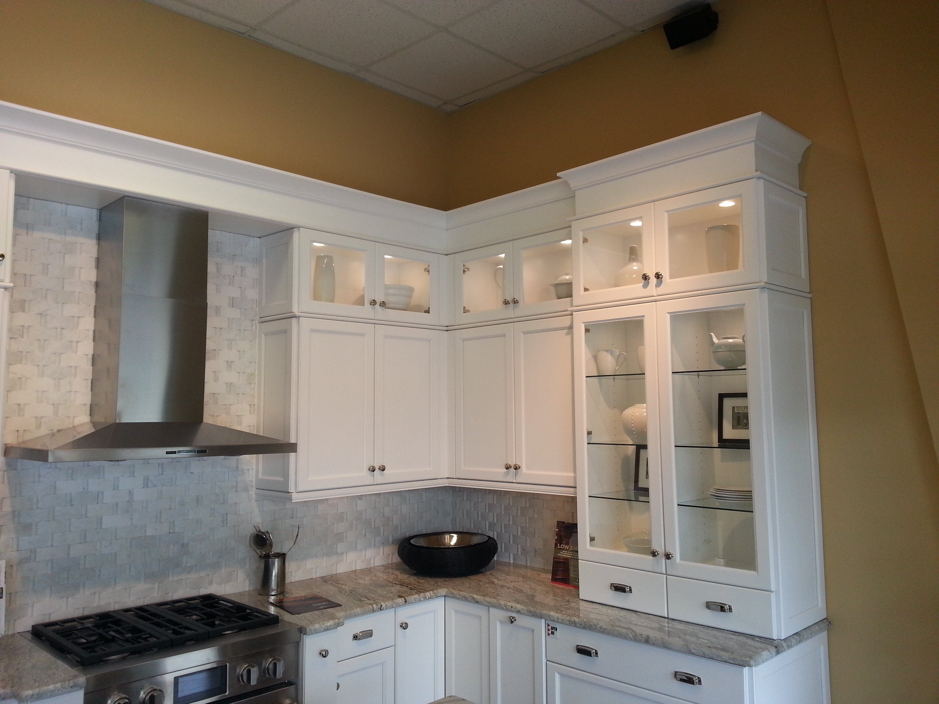 Kitchen ‘Bling’: Decorative Moldings and Hardware - WILMA magazine