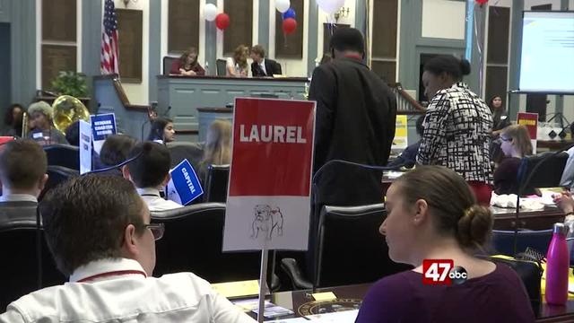 Students cast in their ballots for the Delaware Student Mock - 47abc