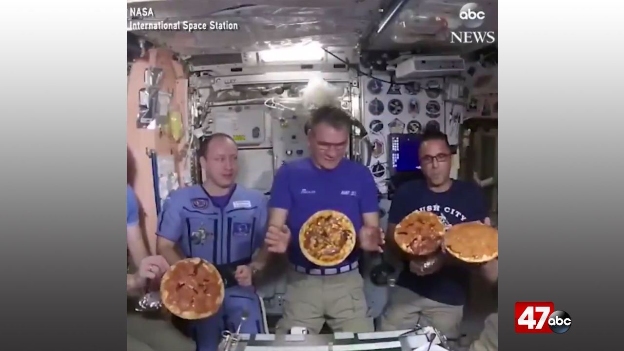 Astronauts make, fling, float, eat pizzas on International space ...