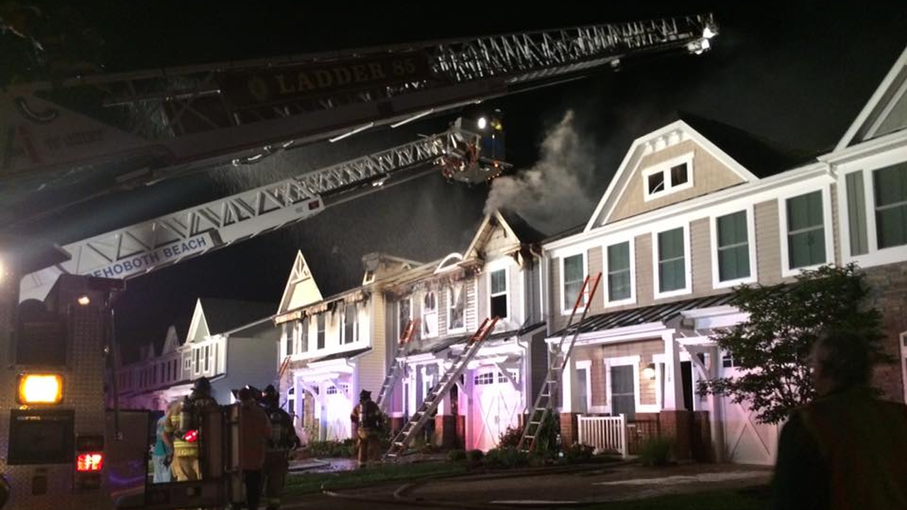 Officials: Lewes fire damages five homes and causes $800K in damage - 47abc