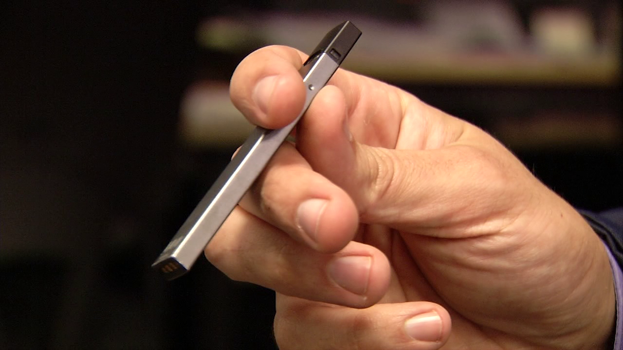 Risks and benefits of new vaping device - 47abc
