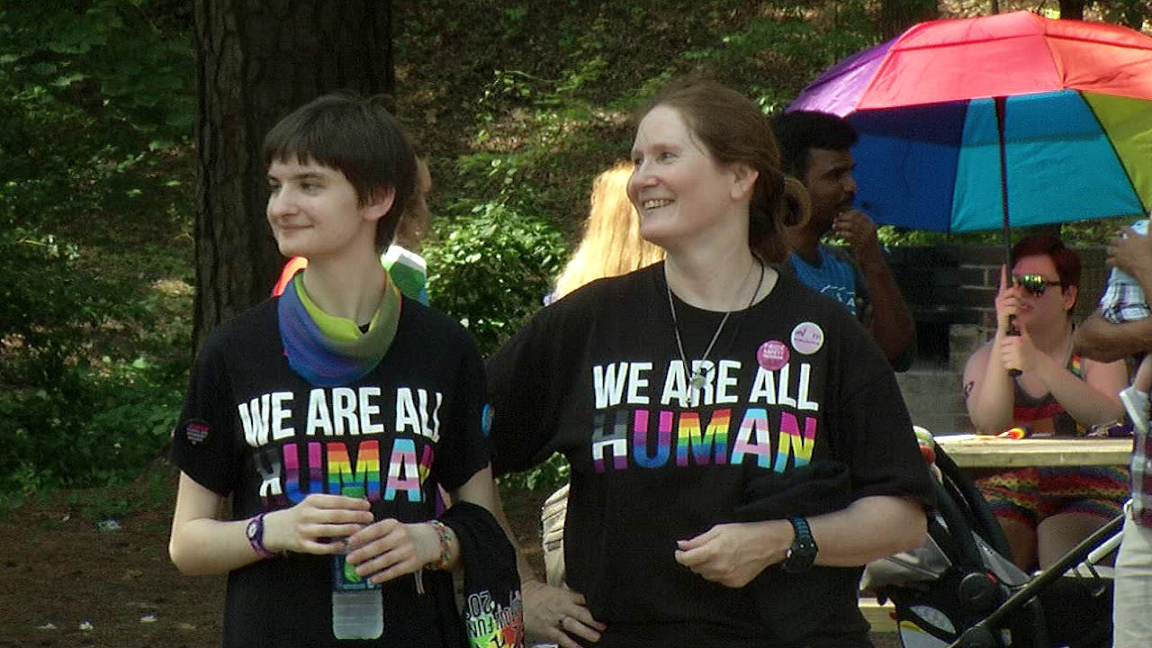 Community shows pride through color run - 47abc