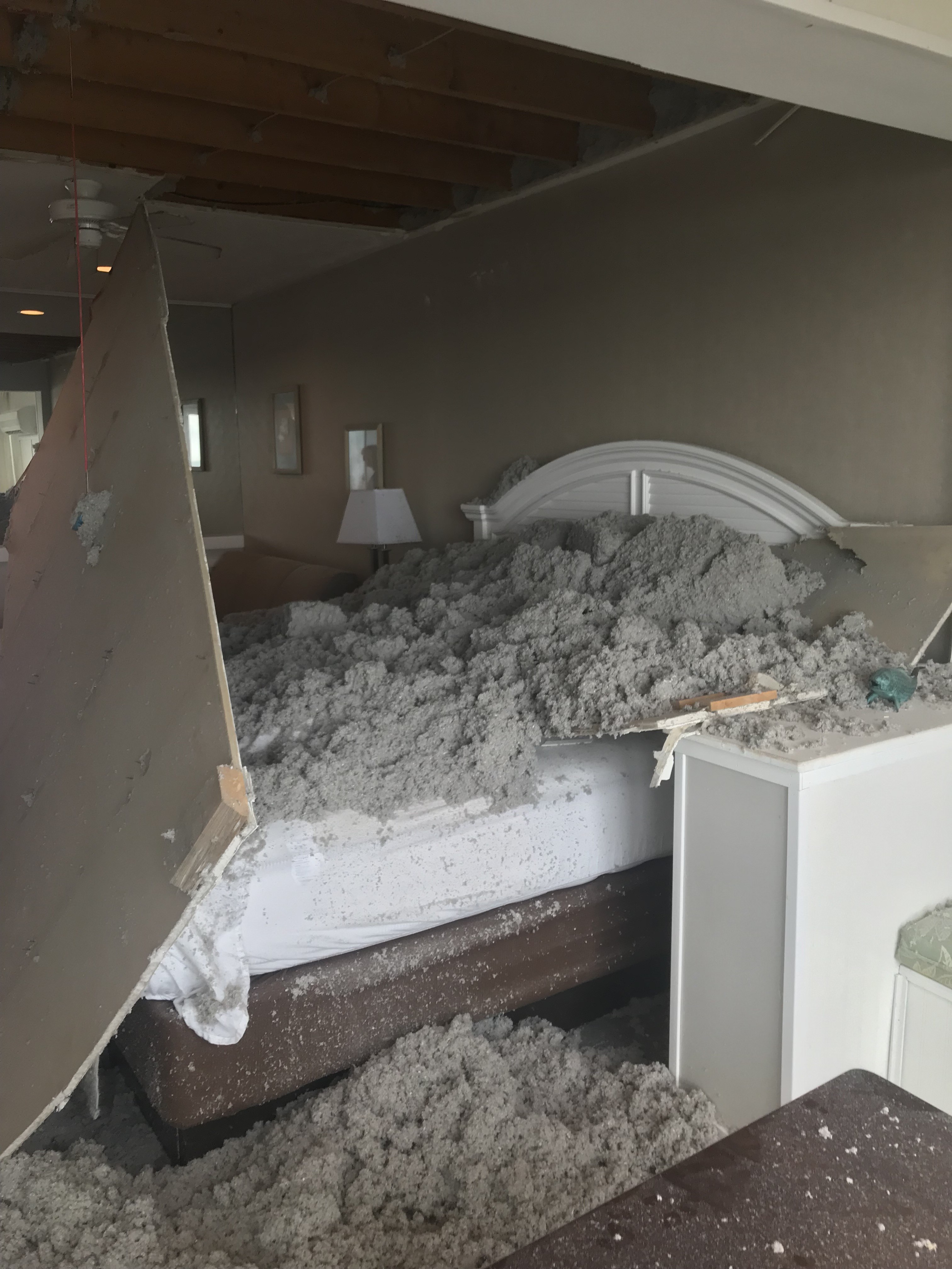 Ceiling collapses, leaves two injured in Dewey Beach - 47abc