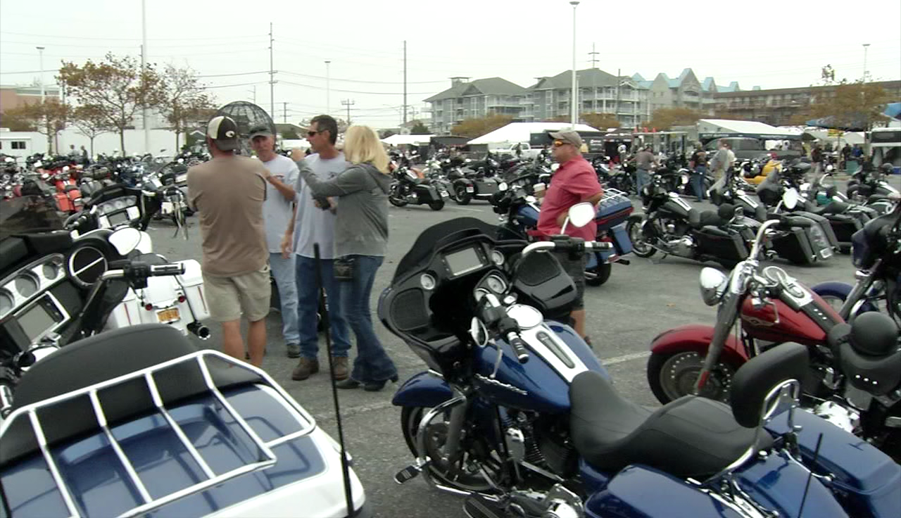 Motorcycle enthusiasts take on first day of OC BikeFest despite weather ...
