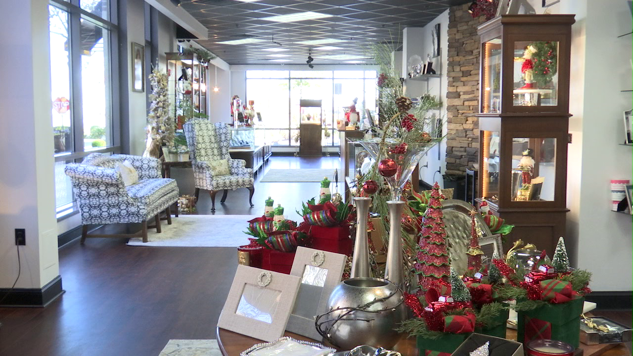 Stores encouraging people to support their local shops this holiday - 47abc