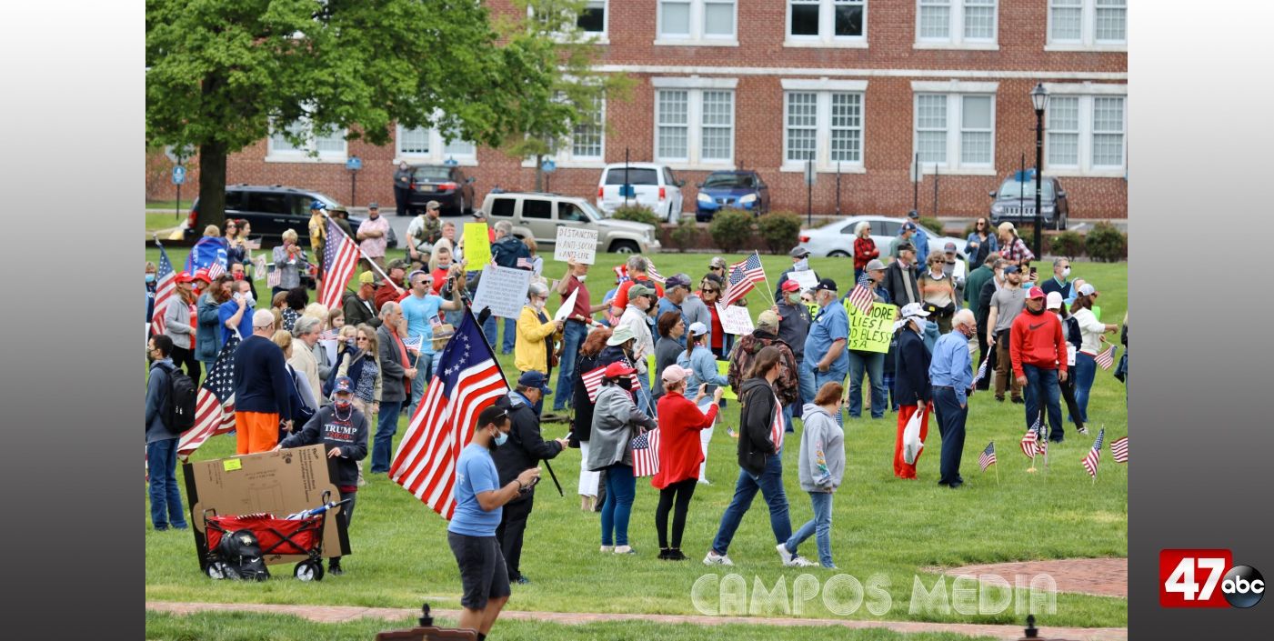 Hundreds rally to reopen Delaware - 47abc