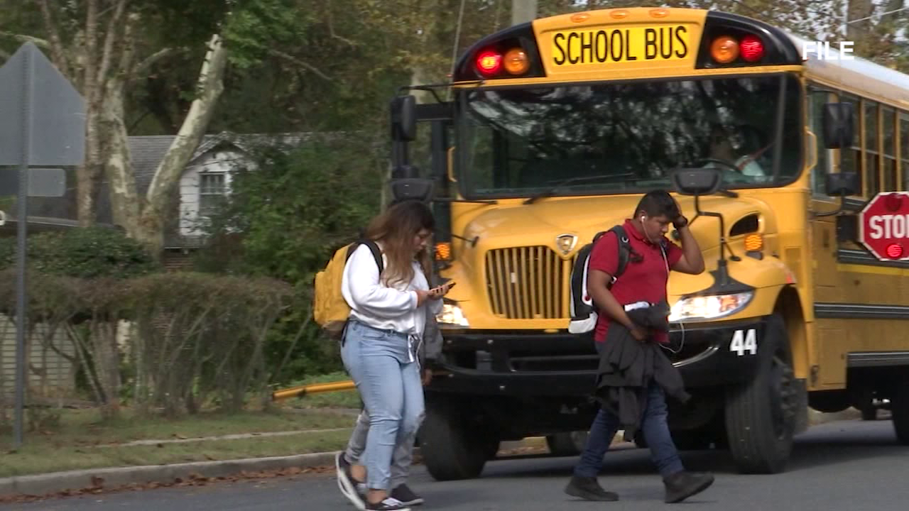 Demand for DE schools to reopen full time - 47abc