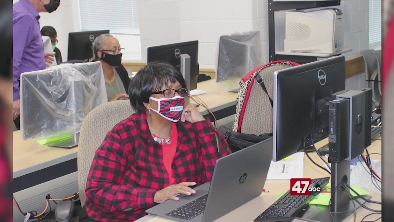 AmeriCorps Seniors Foster Grandparents Program recruiting volunteers ...