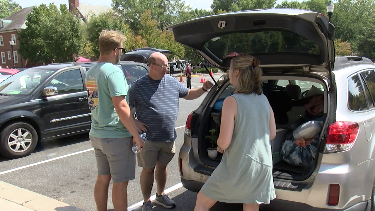 SU Class of 2026 moves in as most diverse group of first-year students ...