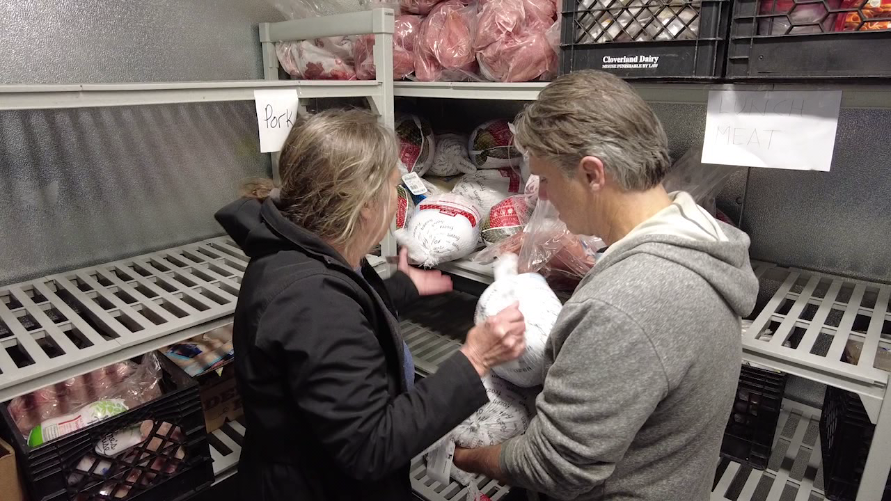 "It's a little bonus:" Food pantry hosts distribution event ahead of ...