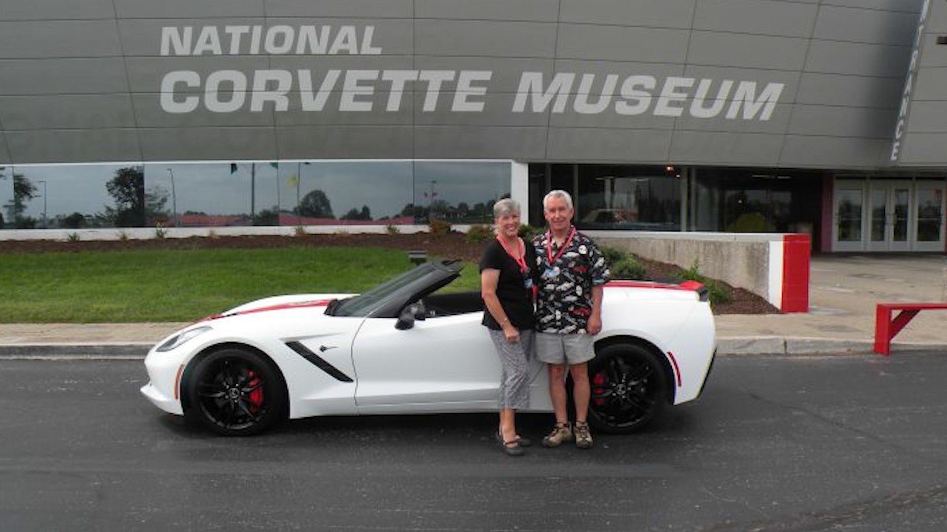 Man who won two Corvettes donates one to Corvette Museum