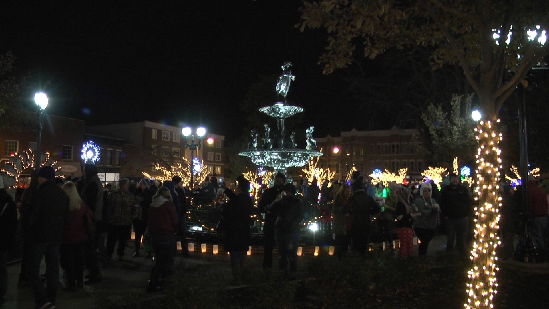 Downtown Lights Up Friday- first time having two ceremonies! - WNKY ...