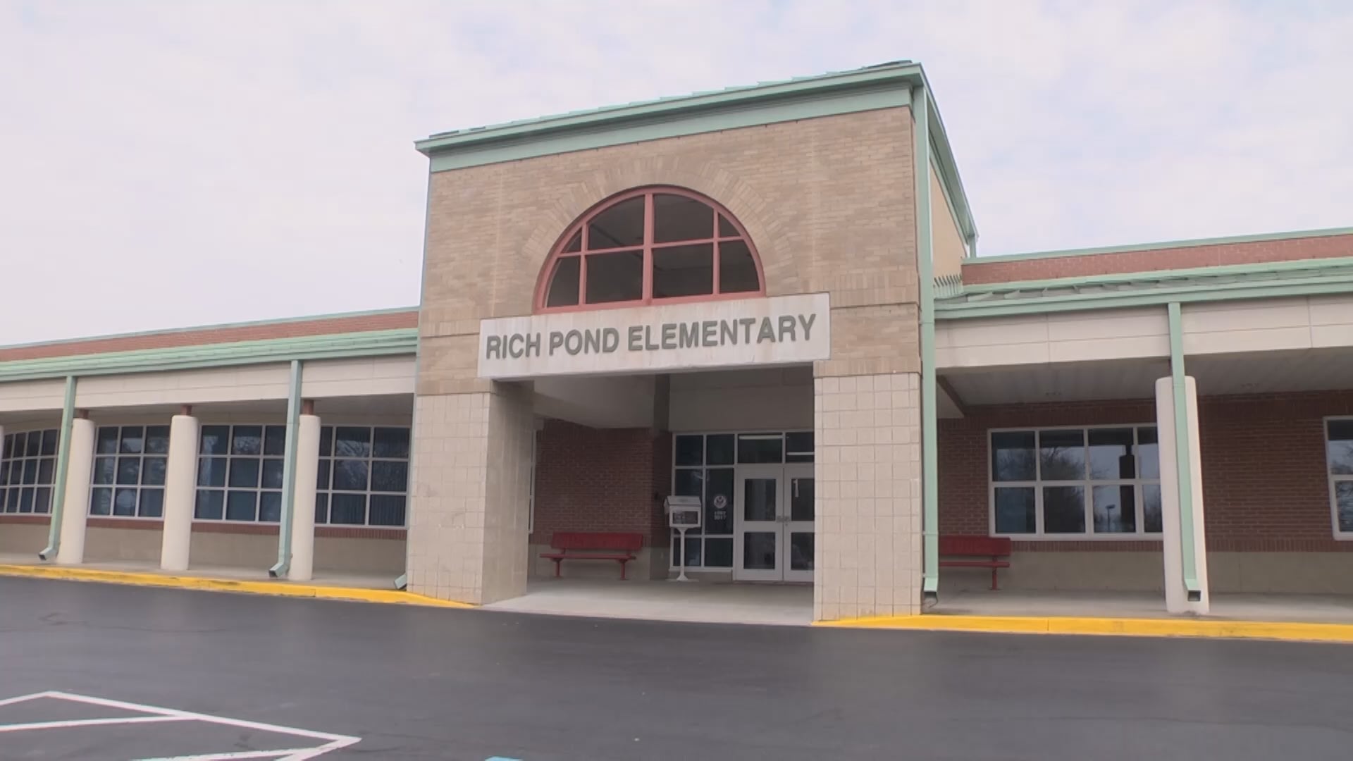 Rich Pond Elementary receives 27 Junior Achievement programs - WNKY ...