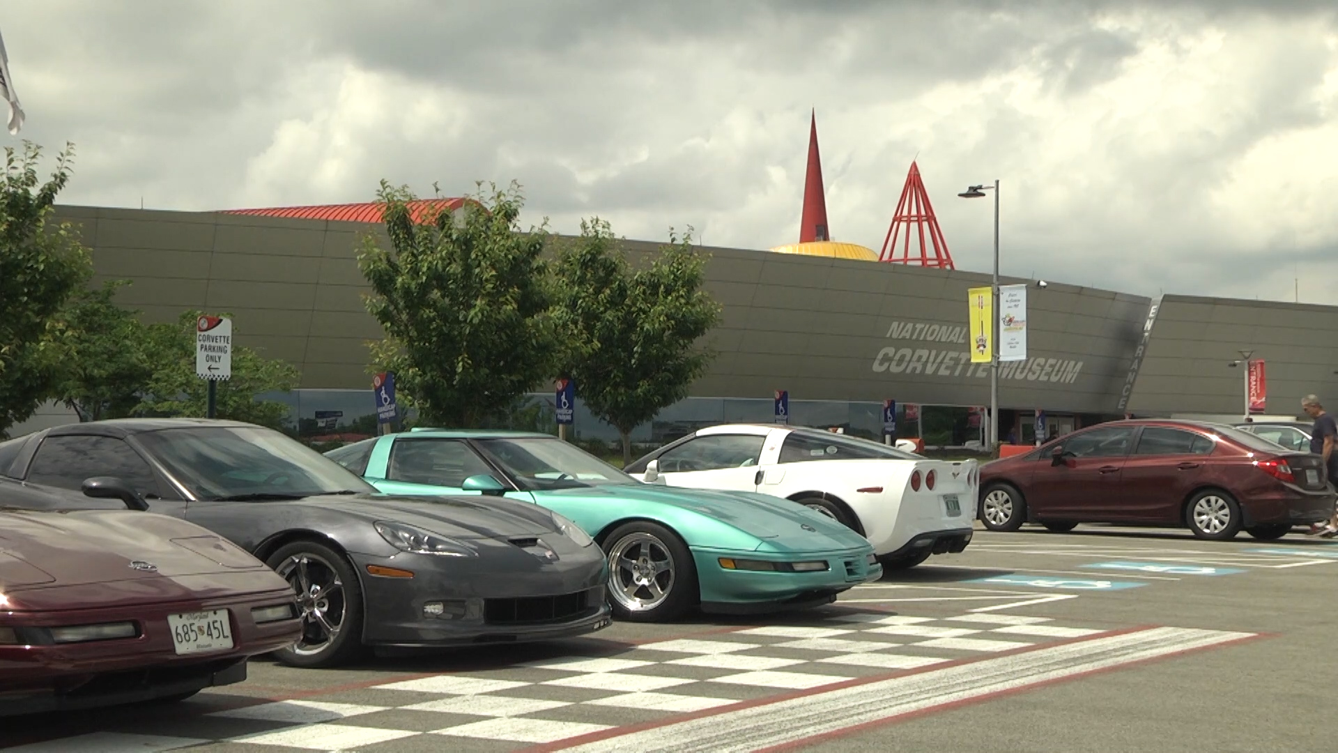 Corvette museum showcases two new colors for 2021 models - WNKY News 40 ...