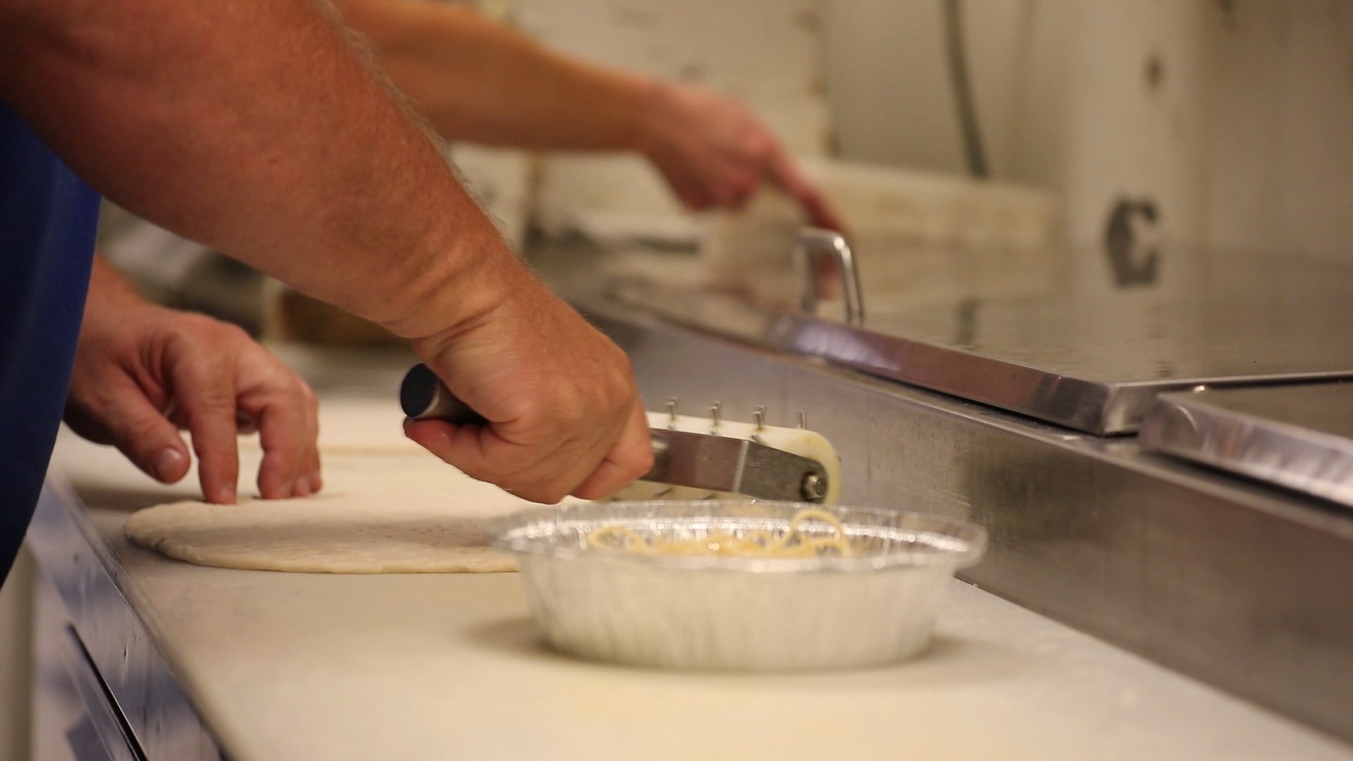 Let's Make A Meal - Pizza-making at Pizza Zone - WNKY News 40 Television