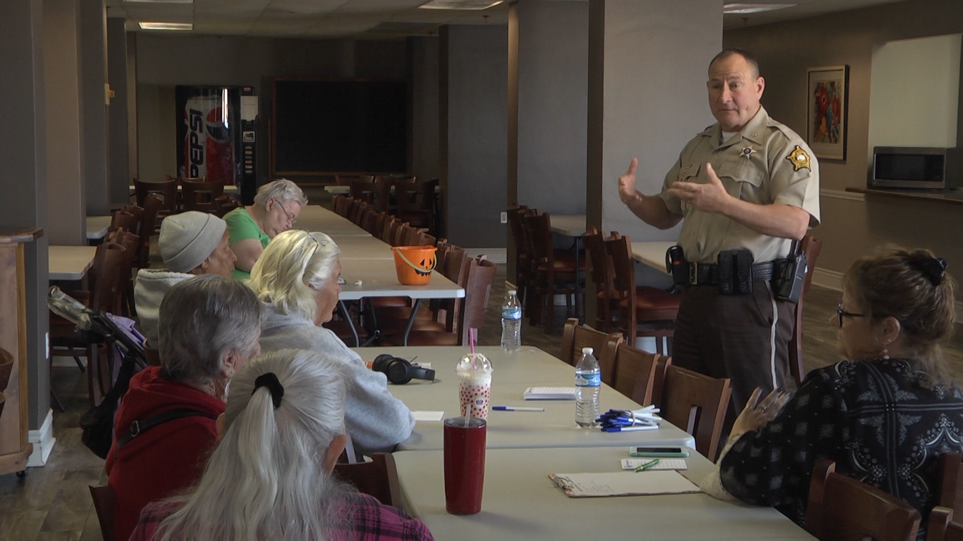 Warren County Sheriff discusses scams with local seniors - WNKY News 40 ...
