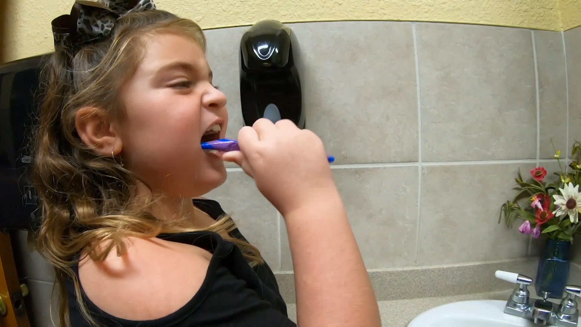 Living Well - Toothbrush injuries - WNKY News 40 Television