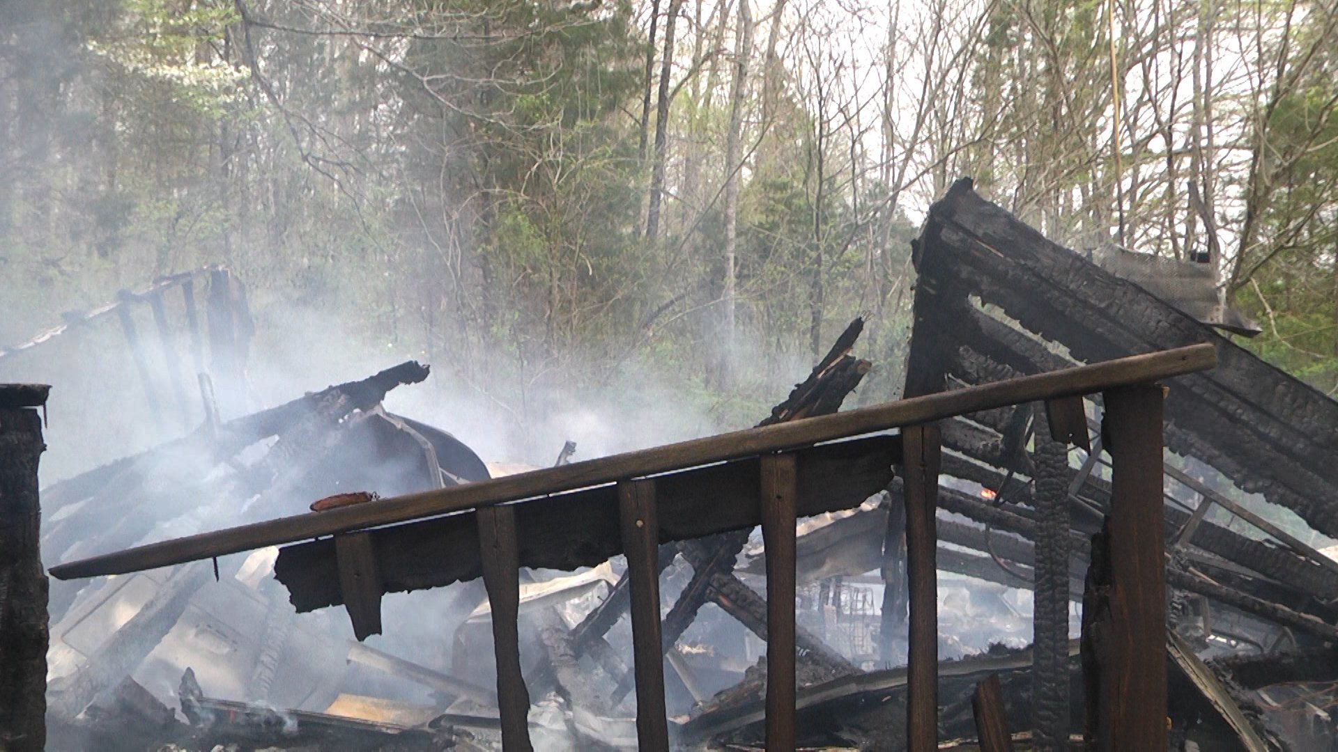 House fires destroy two homes and injure three occupants - WNKY News 40 ...