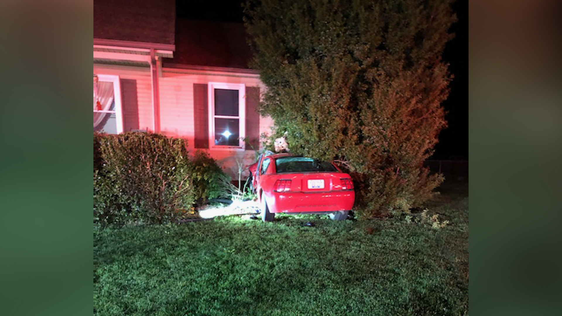 Car hits home, two injured - WNKY News 40 Television