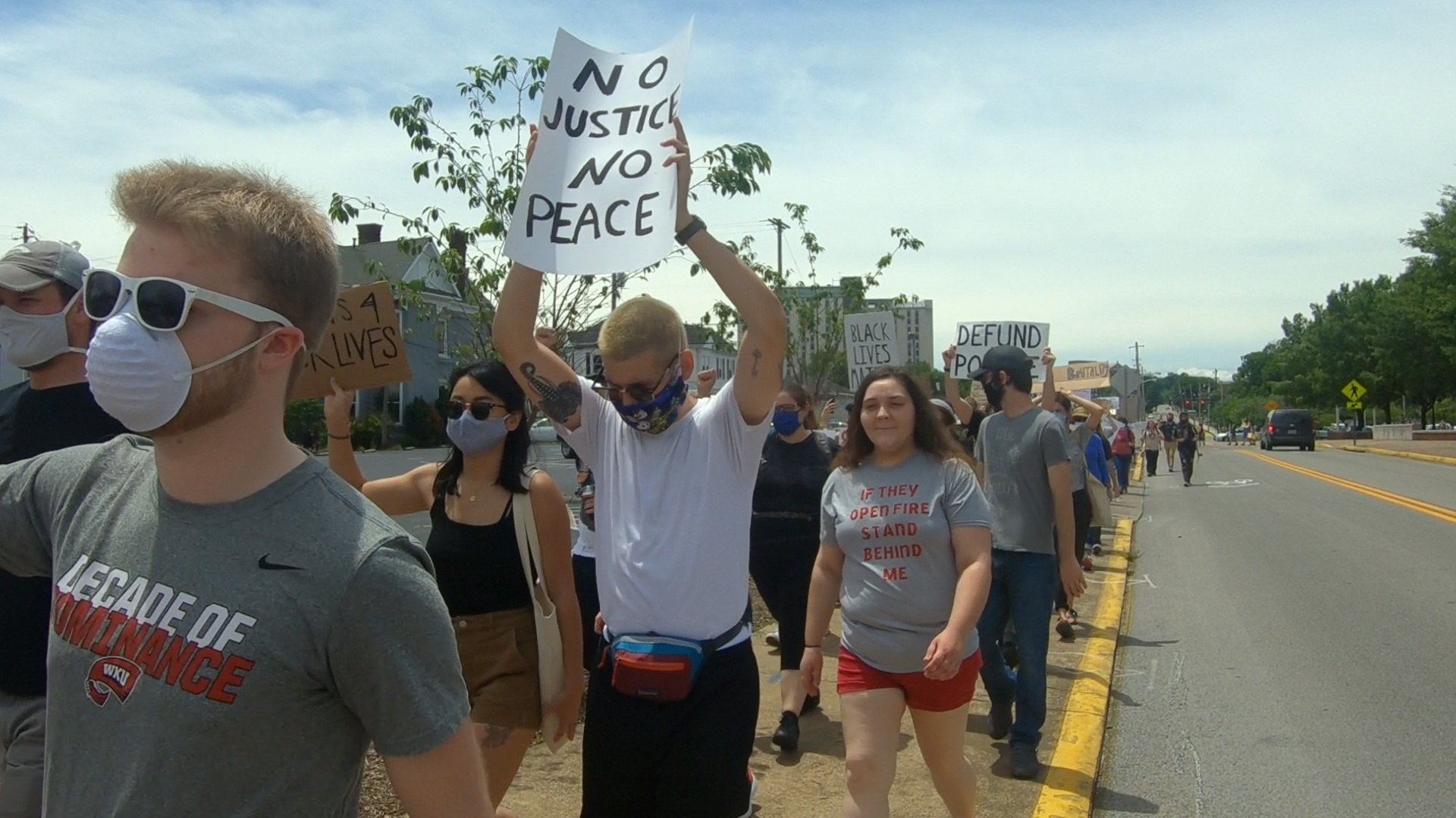 Protesters rally outside Senator Rand Paul's Office - WNKY 40 News