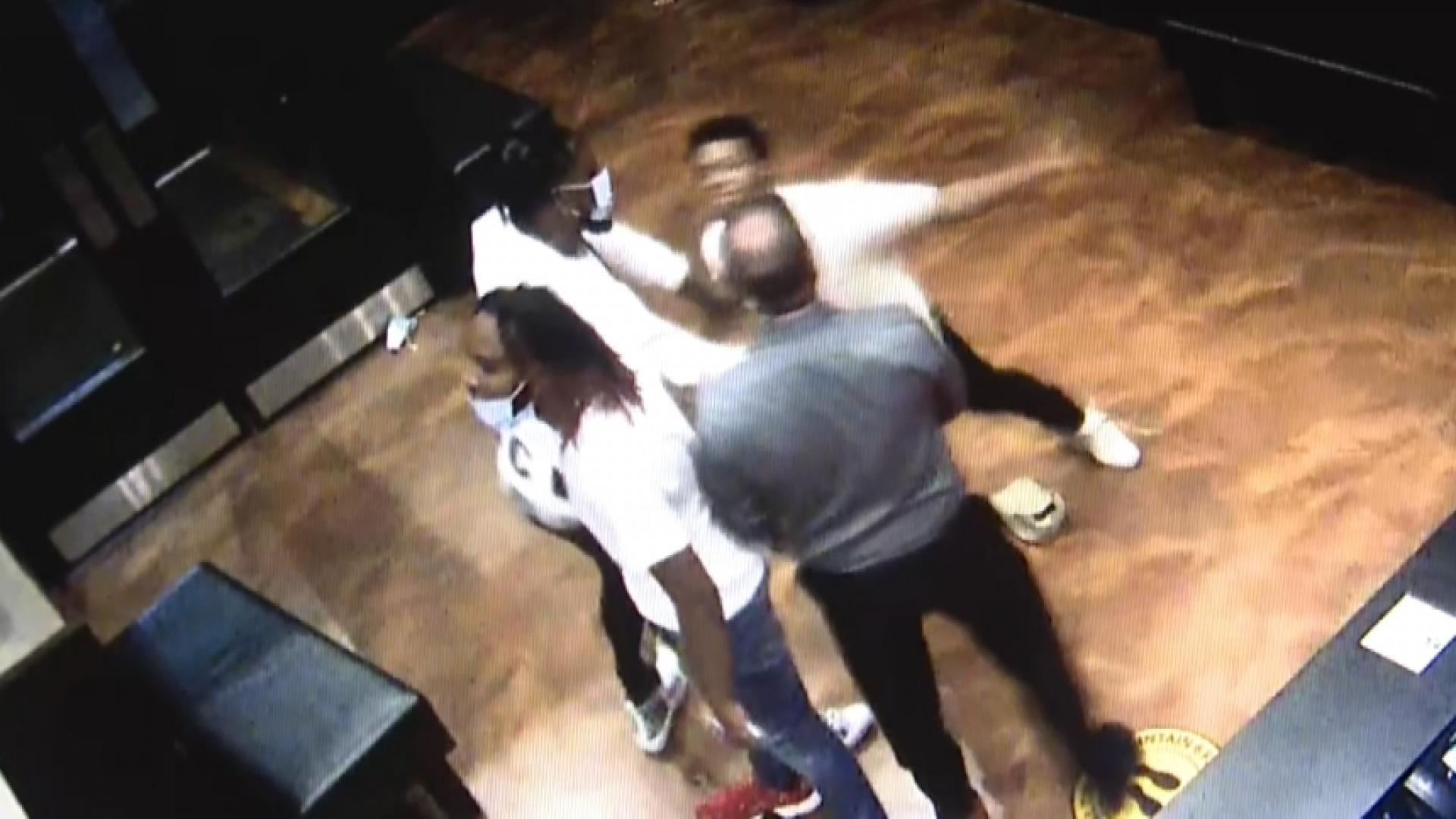 Cameras Capture Restaurant Mask Assault - WNKY News 40 Television
