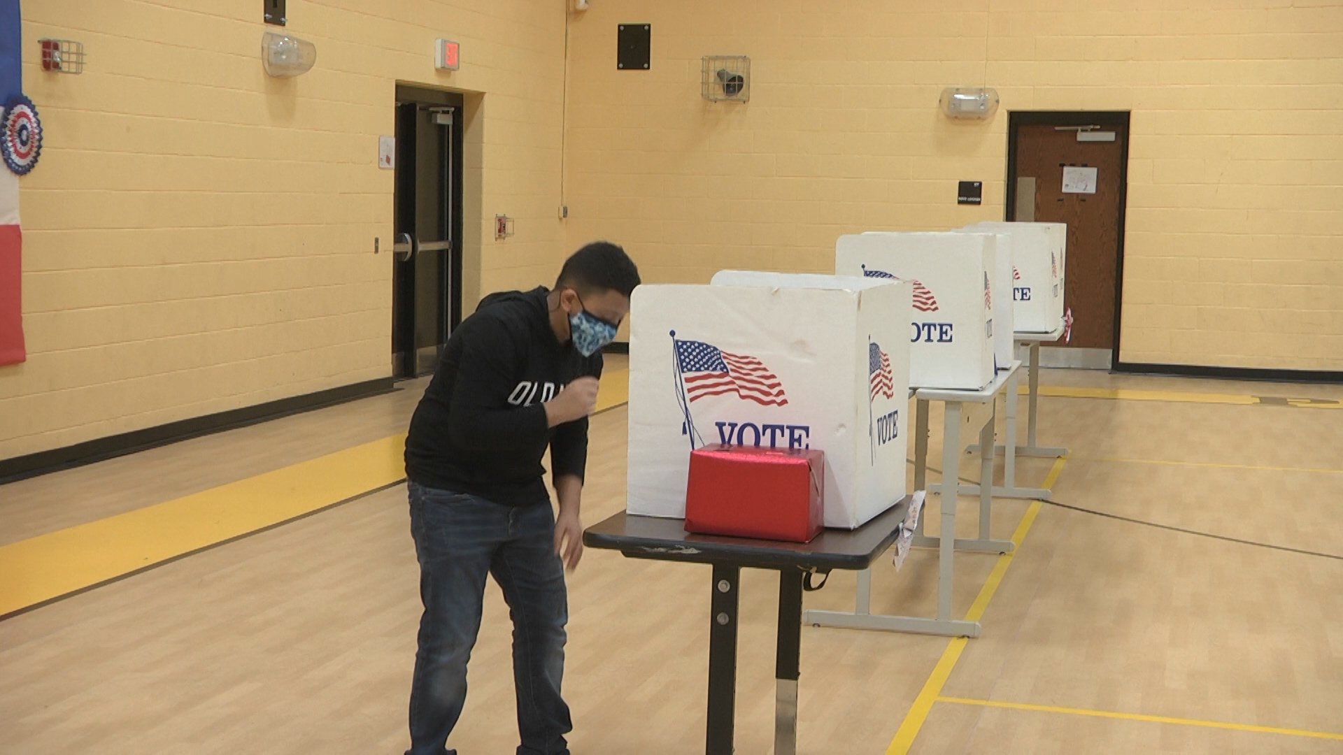 Russellville Middle School students get interactive experience voting ...